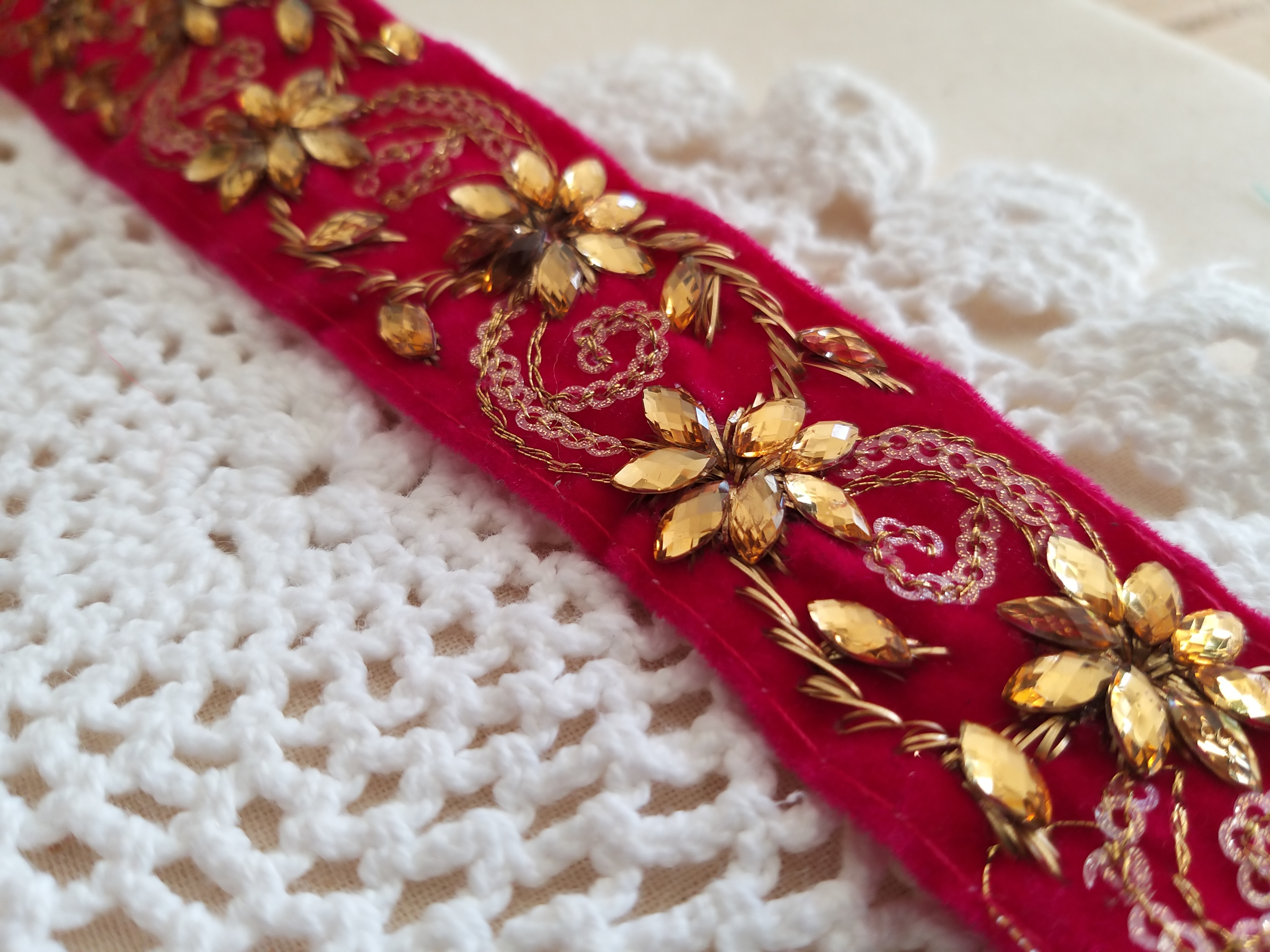 Indian Velvet Trim - Daisy Chain
